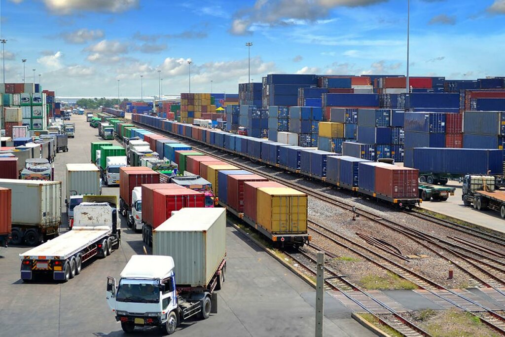 Deniz taşımacılığı Mega Line Shipping, Dubai, foto