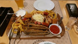 Semeyny restoran Petrovich (Serova Street No:486/1, Stavropol), restoran  Stavropol'dan