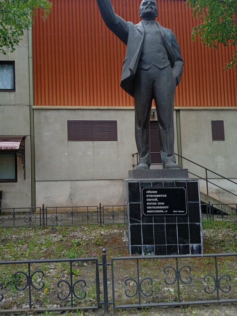 Anıt, heykel В.И. Ленин, Kostomucsha, foto