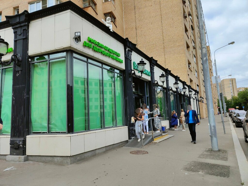 Ayrı çöp toplama noktası Ecoplatform Fandomat, Moskova, foto