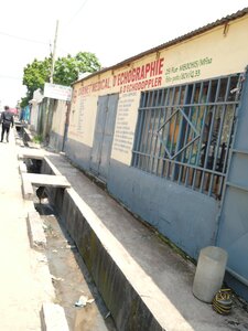 Cabinet Médical (Brazzaville, Commune de Poto-Poto, Rue Mbochi), tıp merkezleri ve klinikler  Brazzaville'den