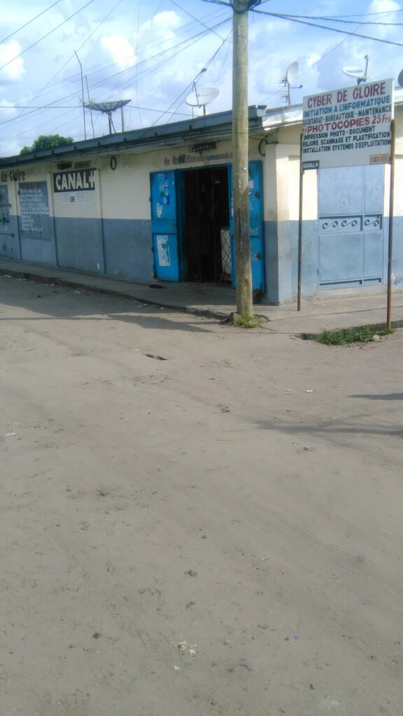 Elektronik ofis ekipmanları Cyber De La Gloire, Brazzaville, foto