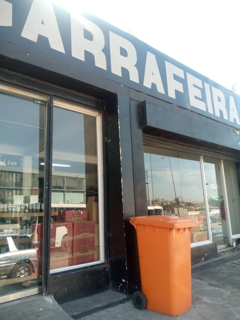 Mini-market Garrafeira Mpingani, Loanda, foto
