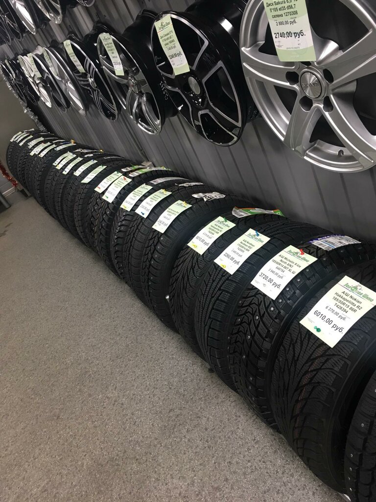 Jant ve lastikçiler Zelyonaya shina, Saint‑Petersburg, foto