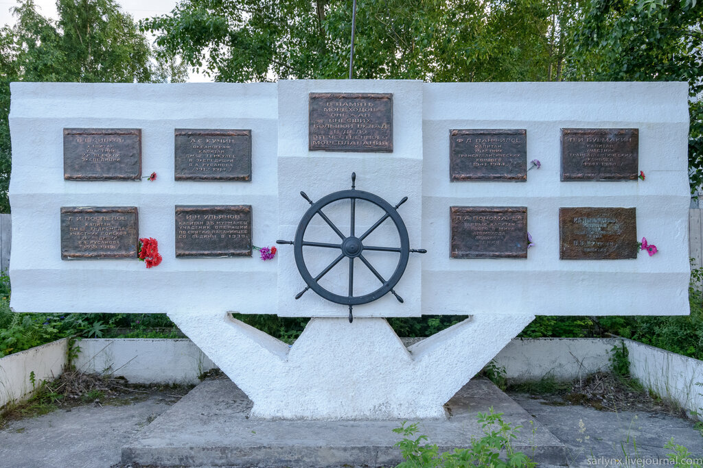 Anıt, heykel Онежским капитанам, Onega, foto