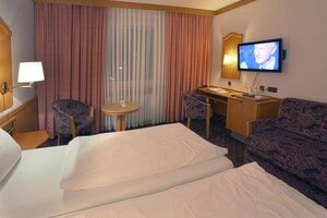 Hotel-Restaurant Esbach Hof (Repperndorfer Straße No:3, Kitzingen), otel  Kitzingen'dan