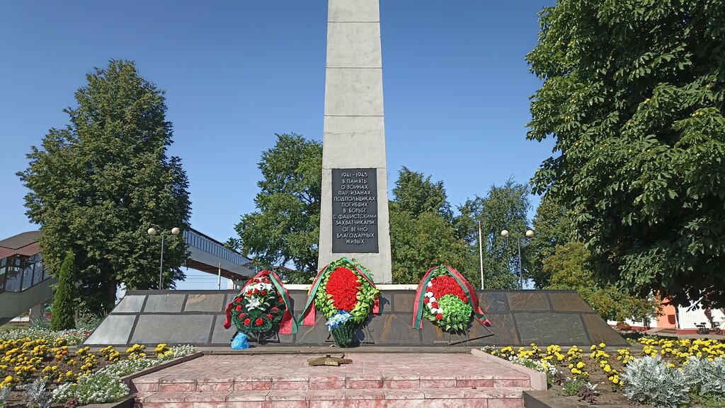 Anıt, heykel Советским воинам, Marjina Gorka, foto