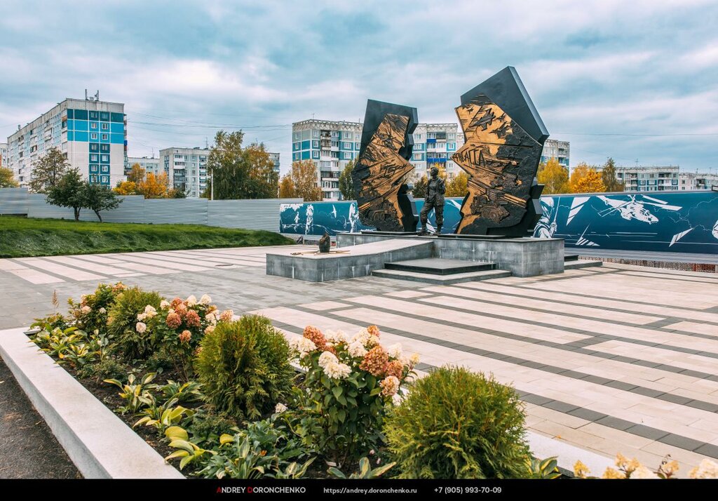 Anıt, heykel Защитники Донбасса, Novokuznetsk, foto