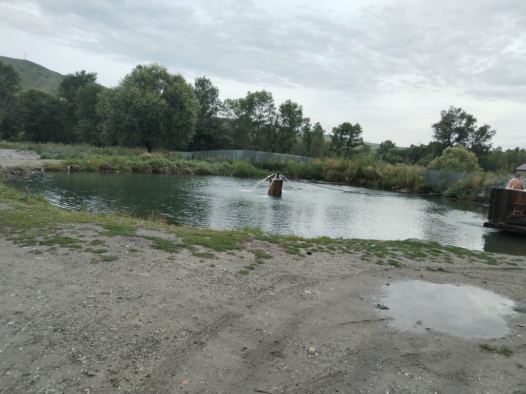 Pınar, çay Spring, stream, Karaçay‑Çerkez Cumhuriyeti, foto