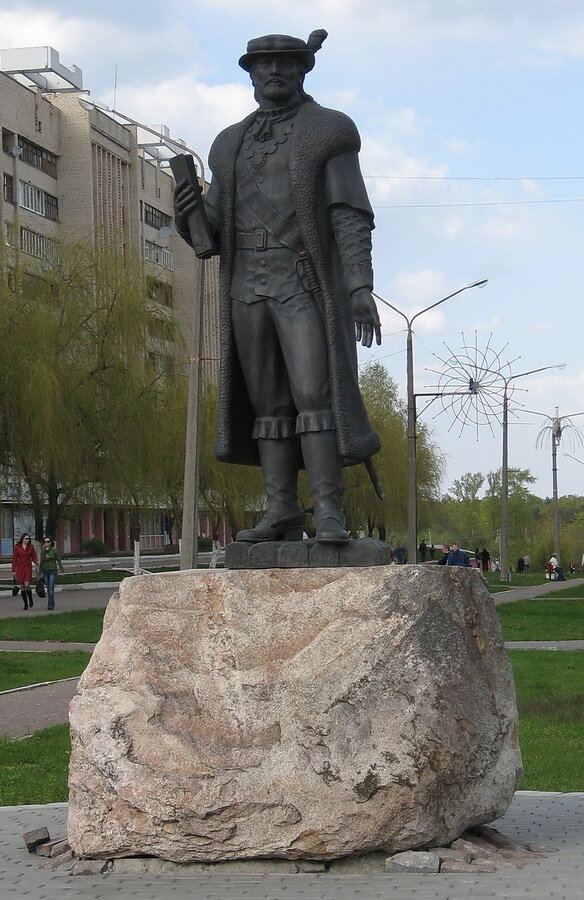 Anıt, heykel Роману Шатило, Svetlahorsk, foto