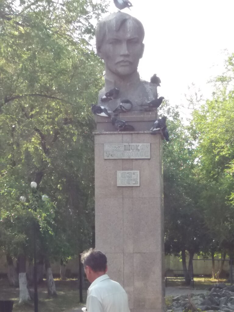 Anıt, heykel Ch. Ch. Valikhanov, Petropavl (Petropavlovsk), foto