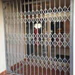 Buriani Serrande (Via Traversagno No:30, Ferrara), kapılar  Ferrara'dan