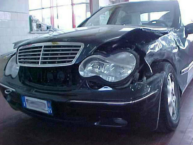 Otomobil servisi Nuova Carrozzeria Aurora, Lombardiya, foto