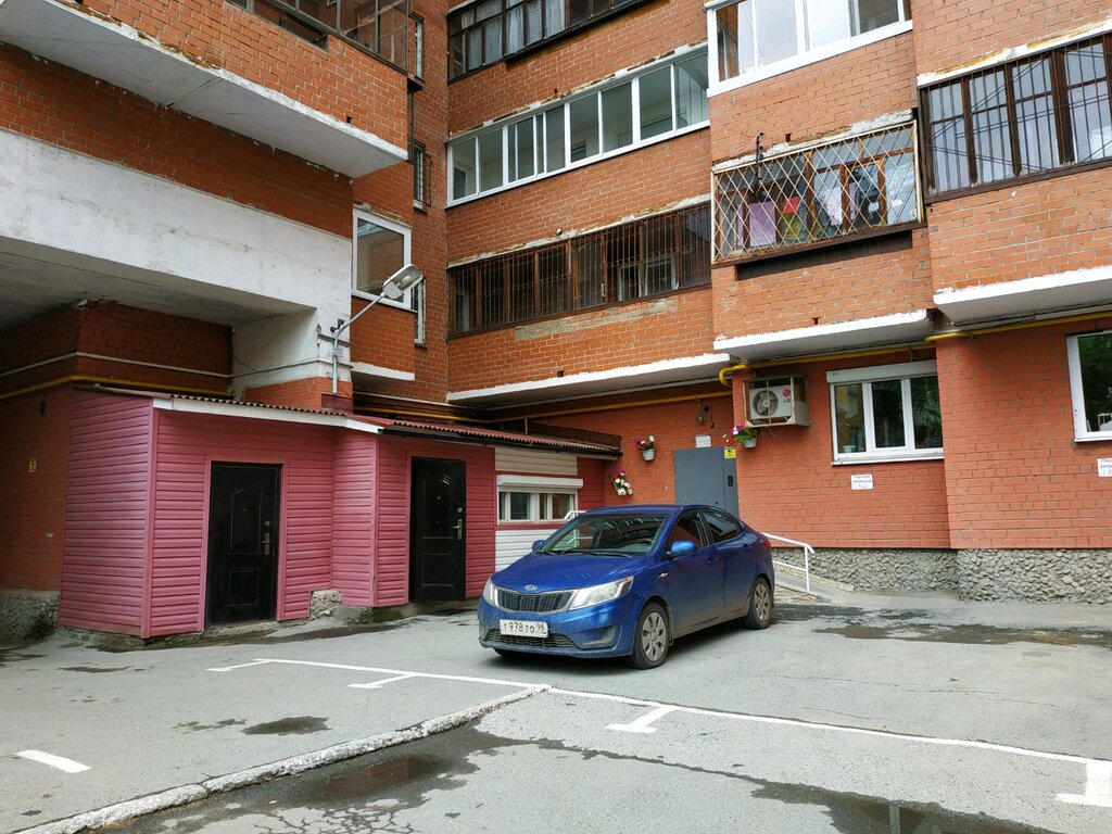 Bina, site yönetimi TSZh Mira, 8, Yekaterinburg, foto