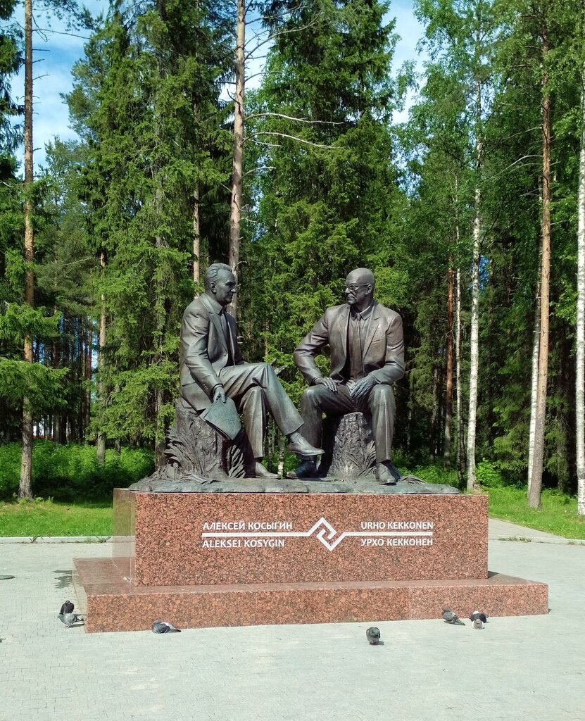 Anıt, heykel А. Косыгин и Урхо Кекконен, Kostomucsha, foto