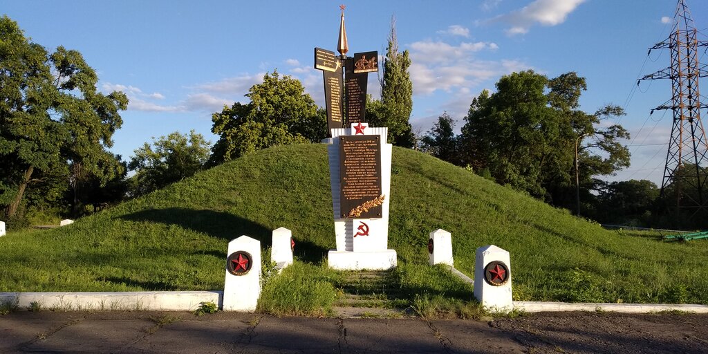 Anıt, heykel Курган Славы, Debaltsevo, foto