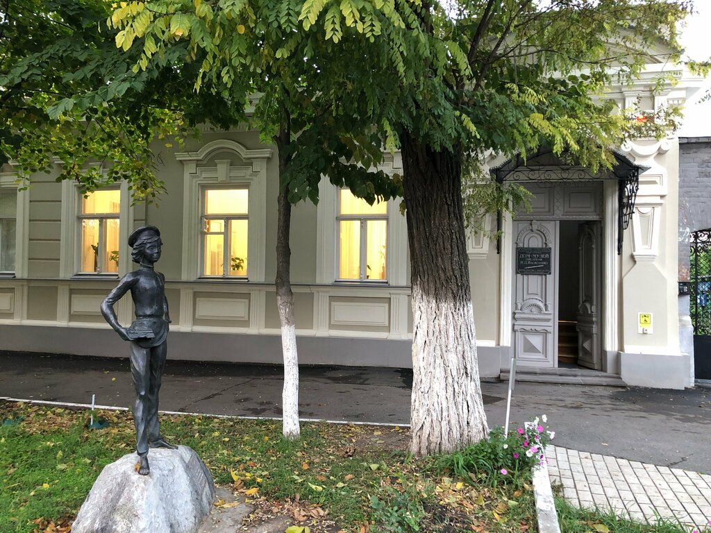Park, sokak heykeli Артёмка, Taganrog, foto