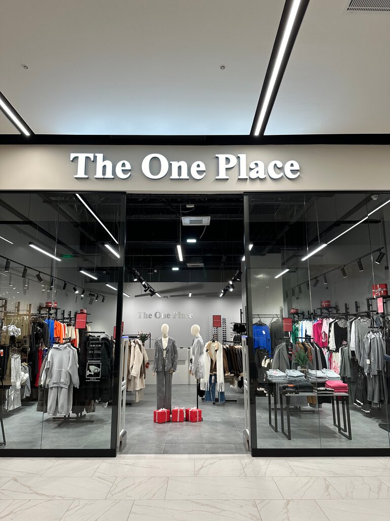 Giyim mağazası The One Place, Murino, foto