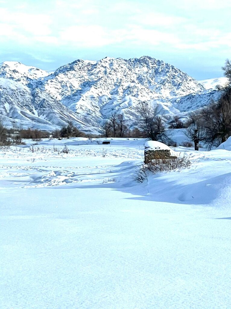 Dağ zirvesi Gora Tastau 2992 meters, Abay ili, foto