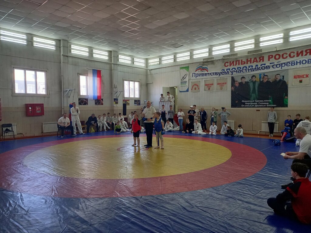 Çocuk ve gençlik merkezleri ЦС и Дм, Krasnoyarski krayı, foto