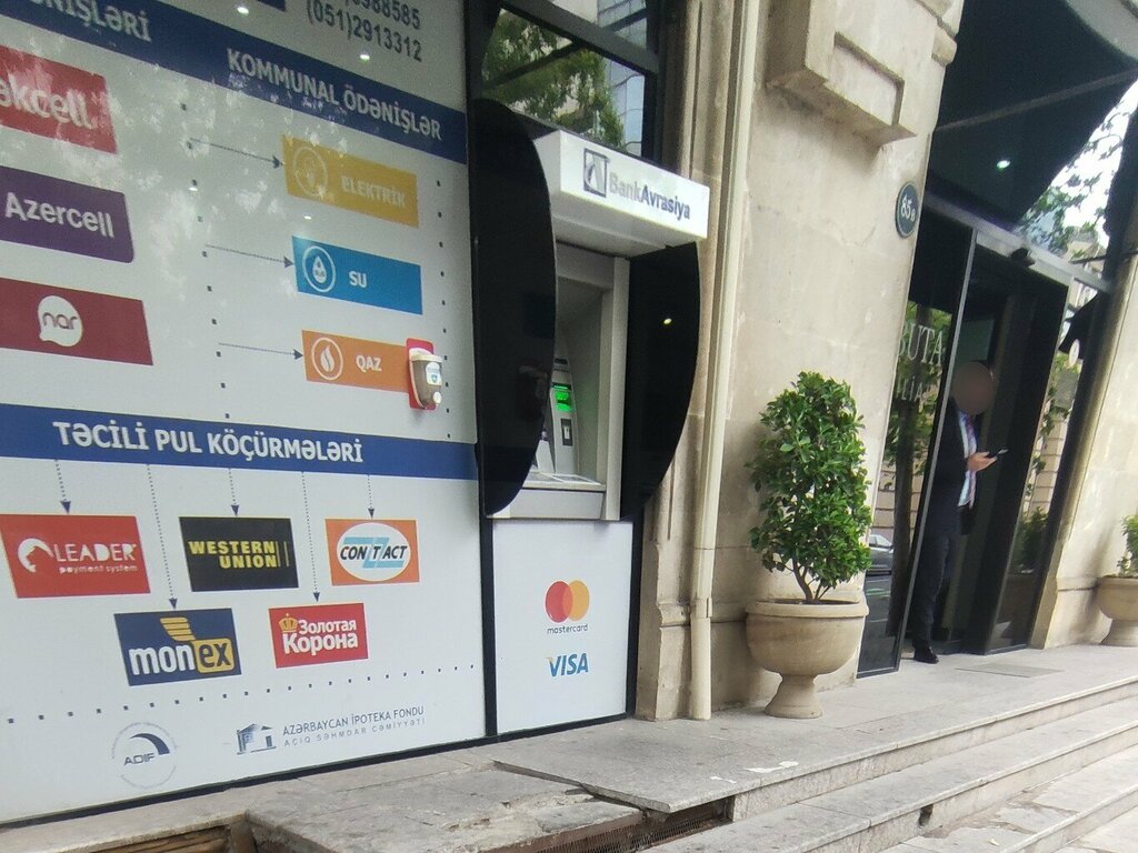 ATM'ler Bank Avrasiya, Bakü, foto