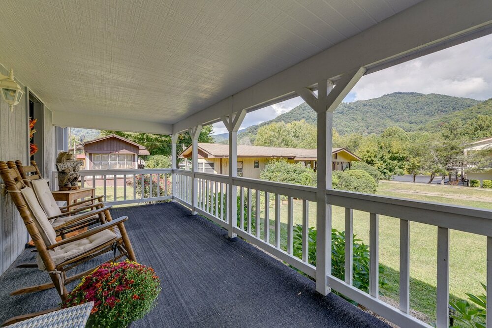 Otel Maggie Valley Home ~ 5 Mi to Cataloochee Ski Area!, Kuzey Carolina Eyaleti, foto