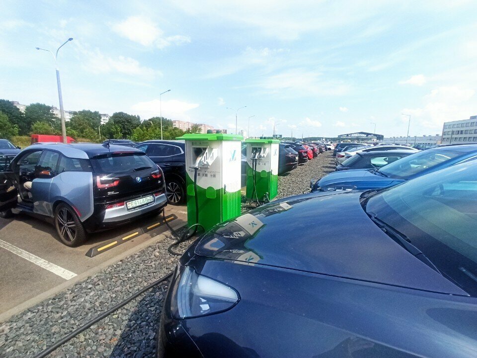 Elektrikli oto şarj istasyonları Зарядная станция, Minskaya oblastı, foto