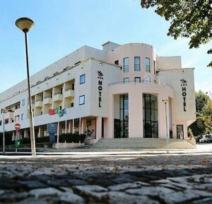 Hotel das Taipas (Braga, Guimarães, Avenida Trajano Augusto), otel  Braga'dan