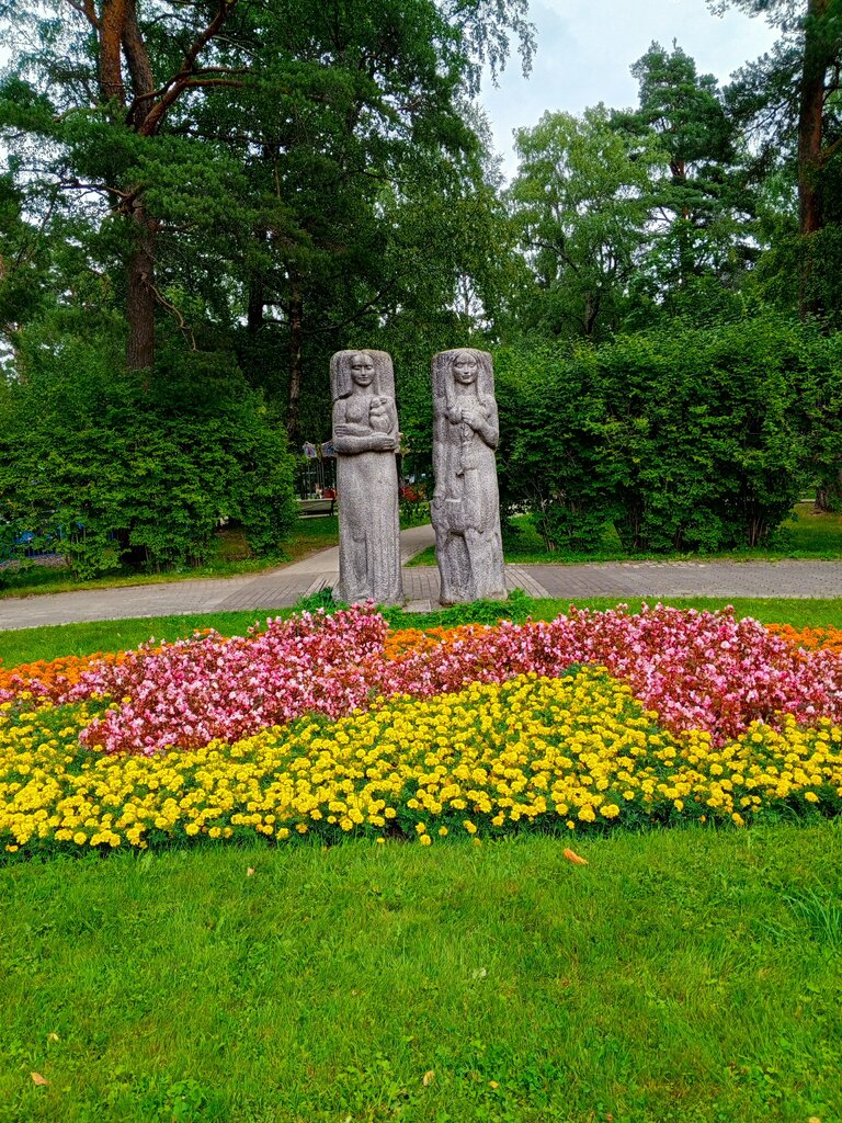 Park, sokak heykeli Люди и звери, Zelenogorsk, foto