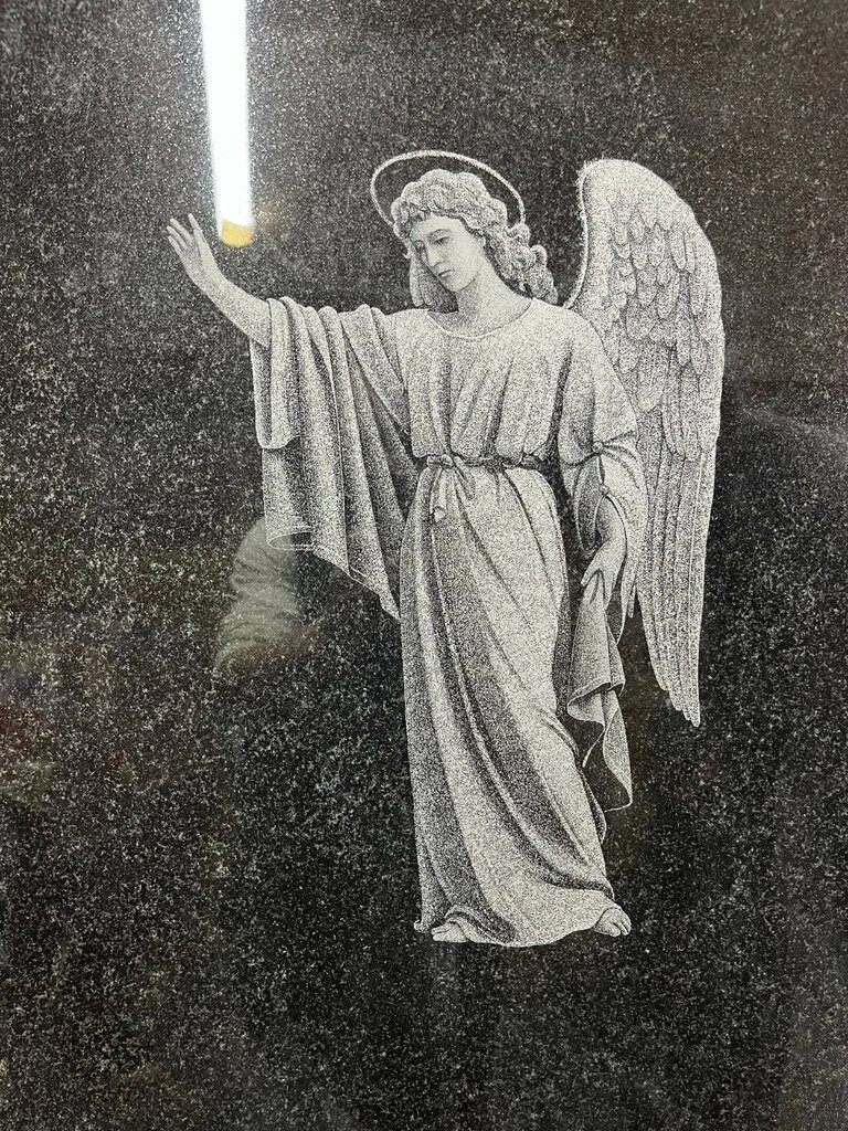 Heykel ve mezarlık taşı üreticileri Granite Workshop, Yaroslavl, foto