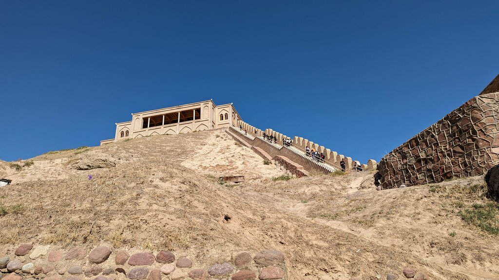 Turistik yerler Дворец правителя Гиссара, Hisor Bölgesi, foto