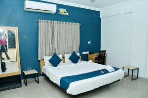 Fabhotel Silver Oak (State of Maharashtra, Pune, Ahmad Nagar Road), otel  Pune'den