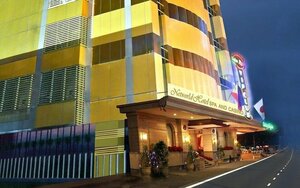 Networld Hotel SPA and Casino (National Capital Region, Roxas Boulevard), otel  Dünya'dan