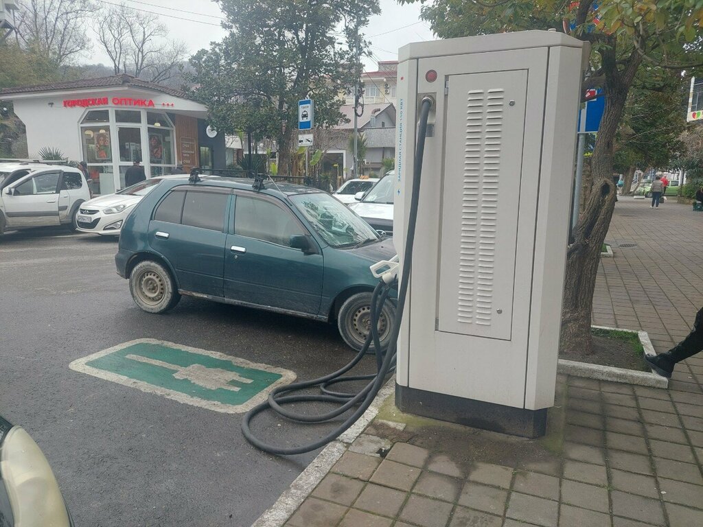 Elektrikli oto şarj istasyonları Eva Intermobility, Soçi, foto
