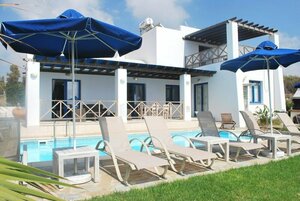 Sea Front Villa With Private Heated Pool (Paphos District, Kissonerga), otel  Baf İlçesi'nden