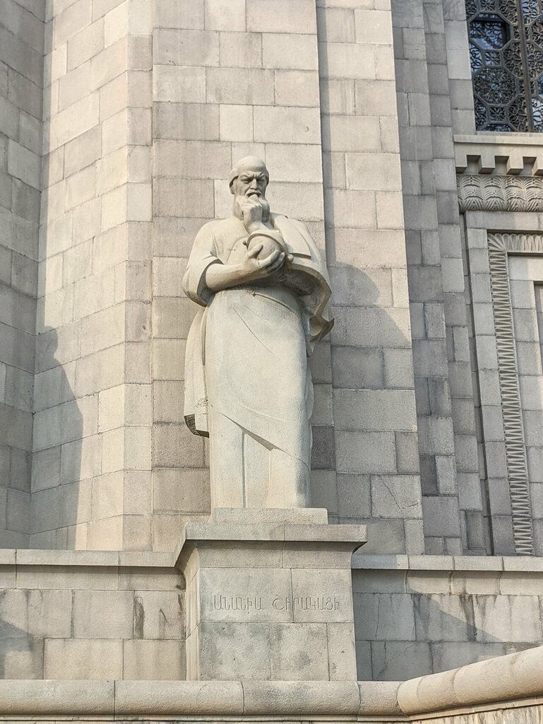 Anıt, heykel Monument of Anania Shirakaci, Erivan, foto