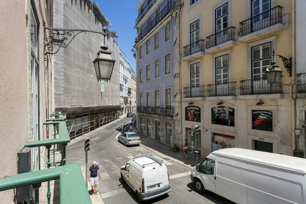 Otel Altido Design heaven in Baixa - 2br Apt w/workspace, Lizbon, foto