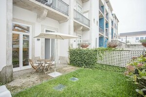 Liiiving - Garden Light Mezzanine (Rua de Dom João IV No:356), otel  Porto'dan