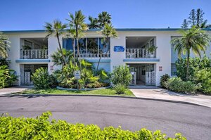 Luxe Naples Escape Walk To Beach And Downtown (United States Route 50), otel  Naples'ten