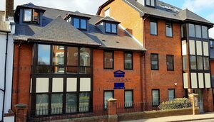 Roomspace Serviced Apartments- Kirk Court (England, Surrey County, Dorking), otel  Dorking'den