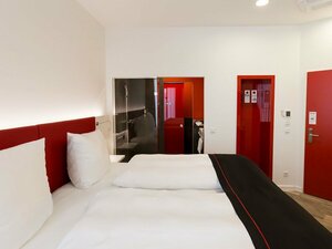 Dormero Hotel Roth (Sieh-Dich-Für-Weg No:2, Roth), otel  Roth'tan
