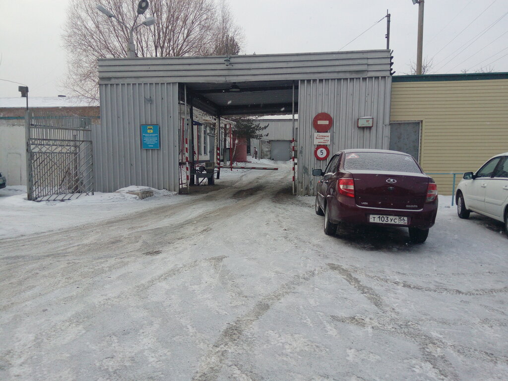 Otopark ve tamirhaneler Garazh stantsii skoroy meditsinskoy pomoshchi, Orenburg, foto
