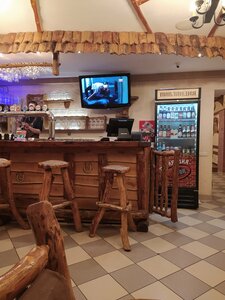 Pivlandia (улица Чкалова No:113Б), bar  Feodosya'dan (Kefe'den)