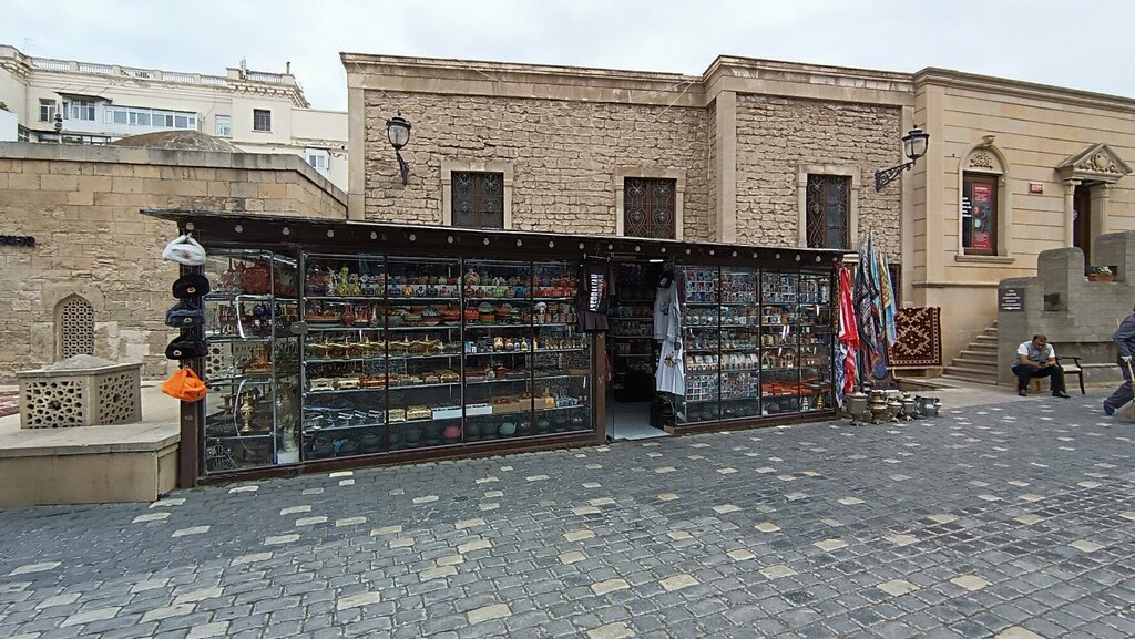 Hediyelik eşya mağazaları Магазин сувениров, Bakü, foto