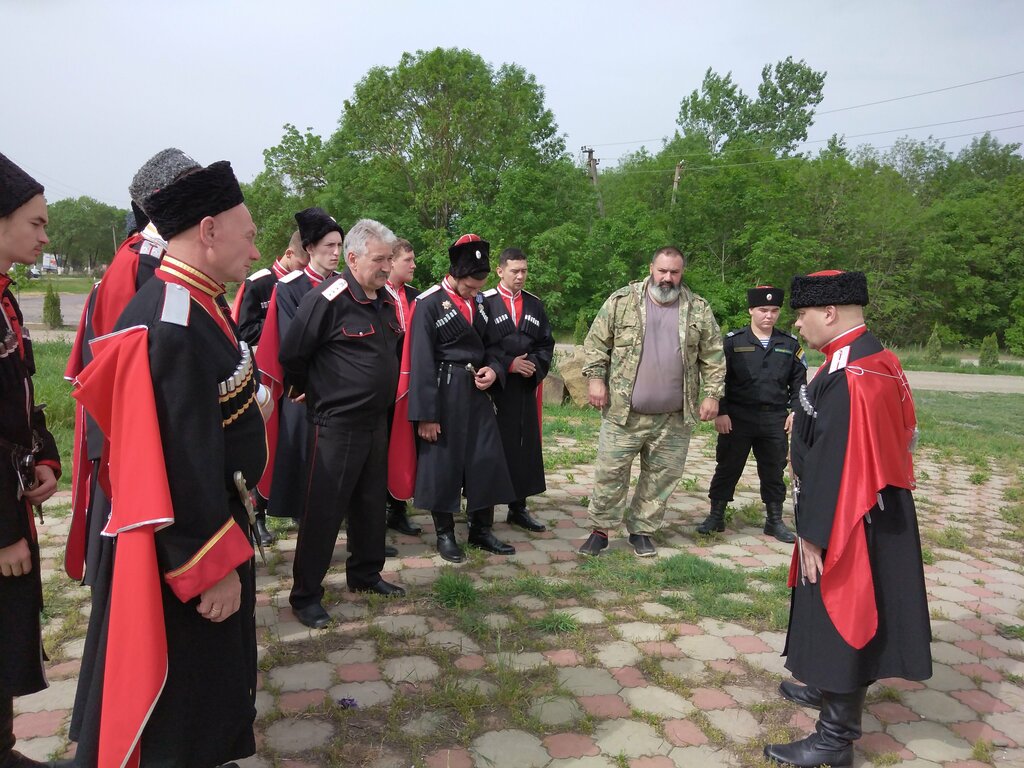 Anıt, heykel Первым казакам-переселенцам, Krasnodarski krayı, foto