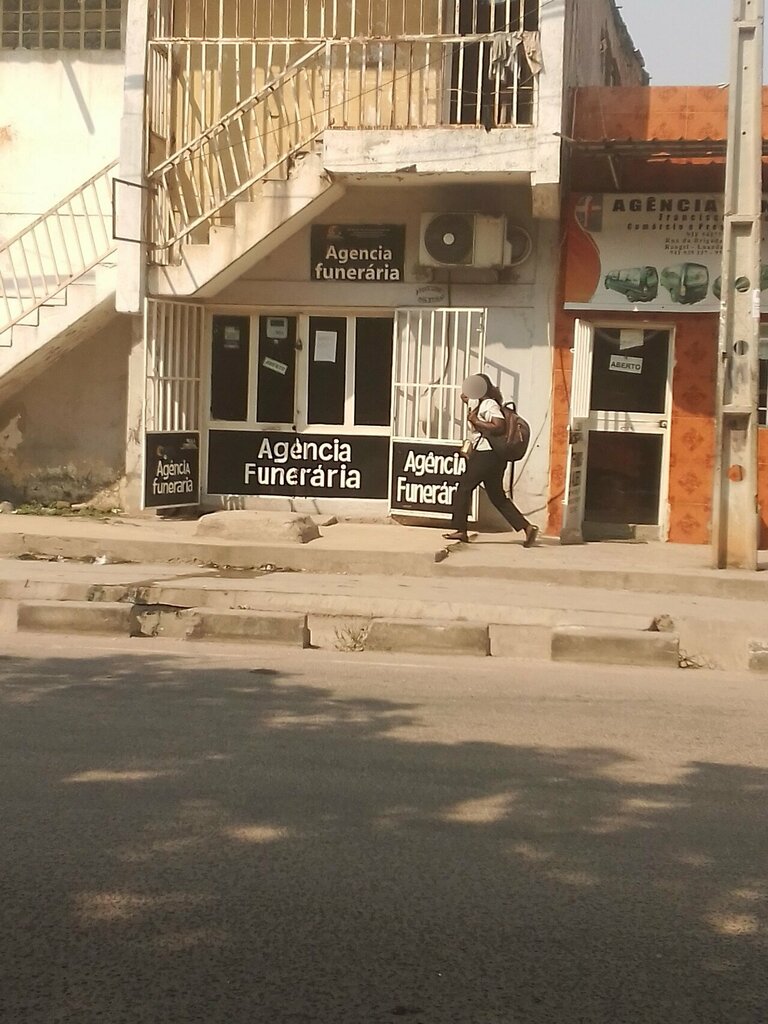 Cenaze hizmetleri Mala comércio, Loanda, foto