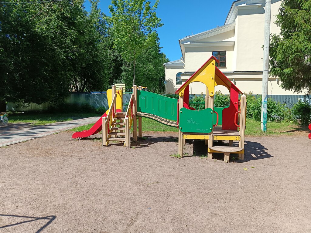 Oyun alanı Playground, Slantsy, foto