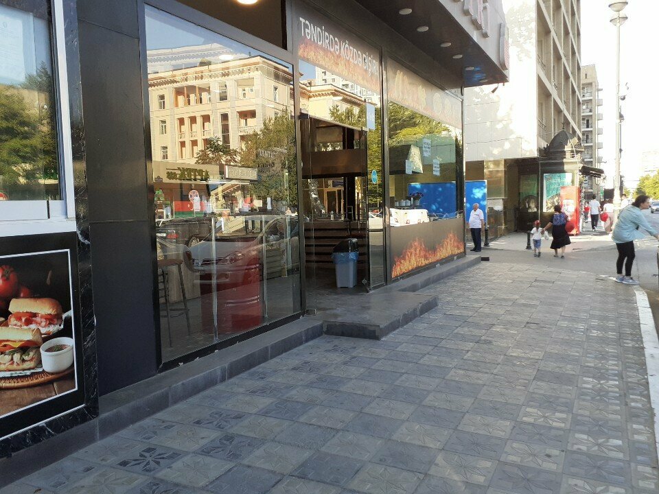 Ekmek fırını Nənənin Təndiri, Bakü, foto