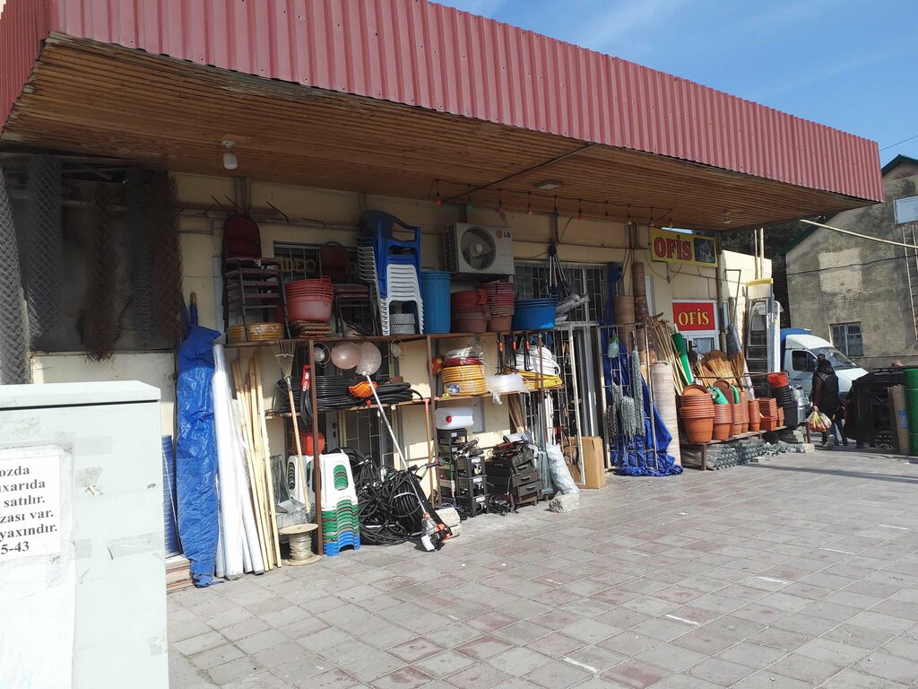 Yapı mağazası Qarishiq temir-tikinti materiallari, Bakü, foto