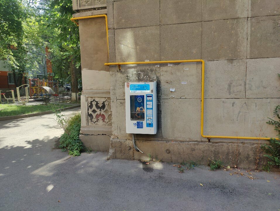 Su satışı Tretij Kran, Almatı, foto